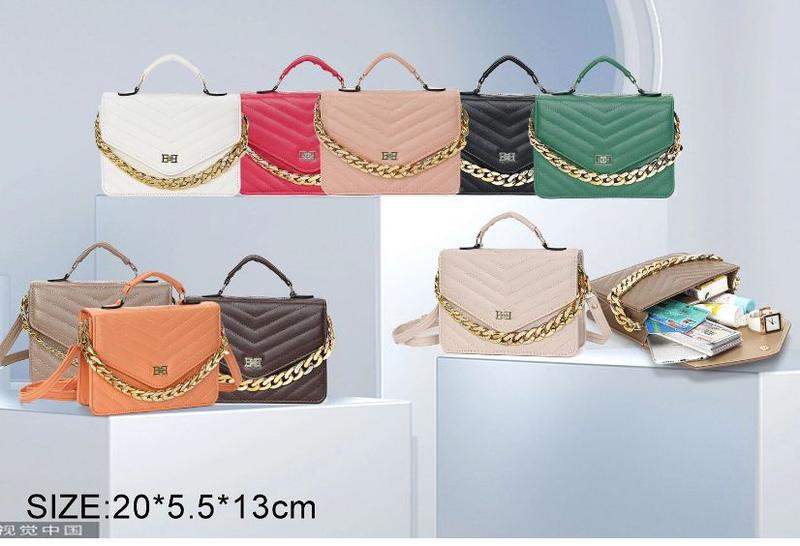 Bolsa Pequena com Corrente Dourada - MISS DONG - Bolsas - Magazine Luiza