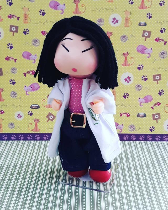 Boneca Porcelana Fria Médica - Os Grashis - Bonecas - Magazine Luiza