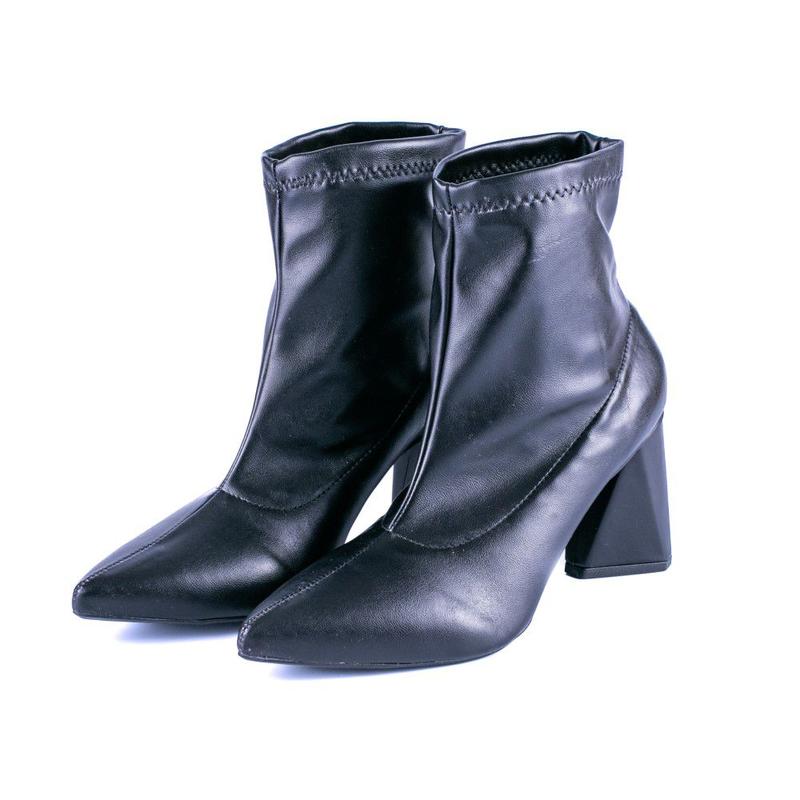 Bota Cano Curto Amanda Block em Tecido Salto Triangular Bico Fino e ...