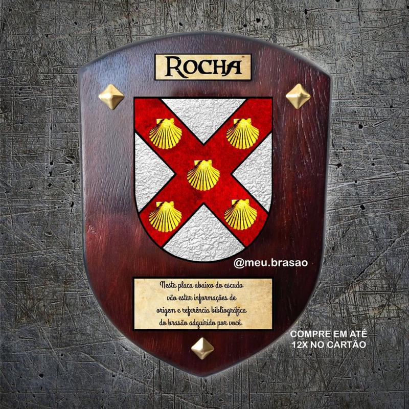 Brasão da família Rocha na madeira - @MEU.BRASAO - Estátua Decorativa ...