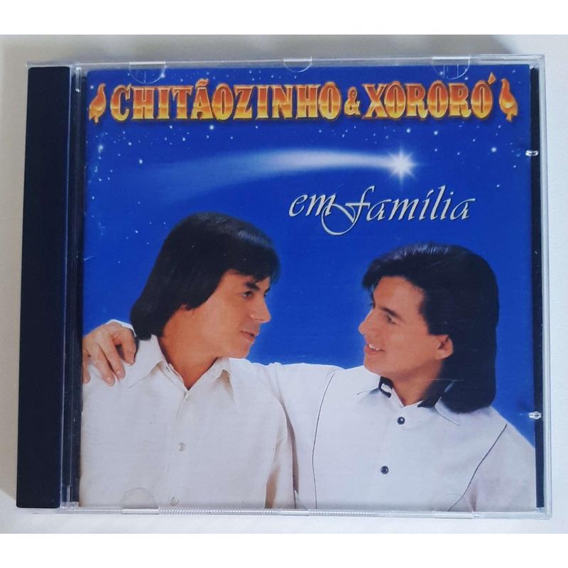 CD Chitãozinho & Xororó - Em Família * - Warner - Música Sertaneja - Magazine Luiza