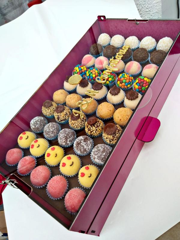 Expositor de brigadeiro até 100 unidades frente MDF com alça - TTL ...