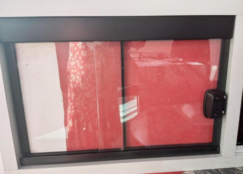 Janela incolor (transparente) de correr 8mm temperado - Tempertins ...