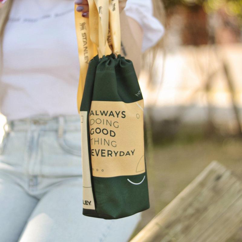 Kibisis Personalizado Stanley Verde e Dourado - Tá Chovendo Doce ...