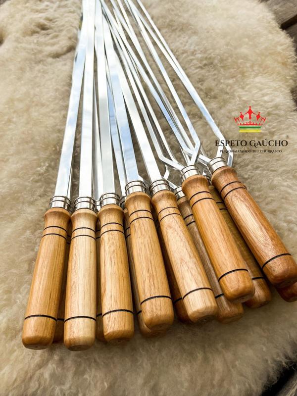 Kit com 10 espetos tradicionais, cabo de madeira - Espeto Gaúcho ...