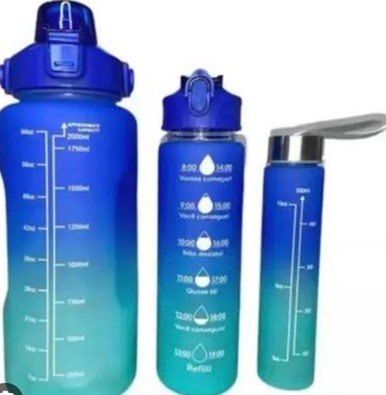 Kit com 3 garrafas de água 1 garrafa de 2l ,1 garrafa de 900ml e 1 ...