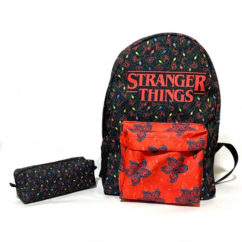 Kit mochila e estojo grande padrão escolar stranger things alphabet ...