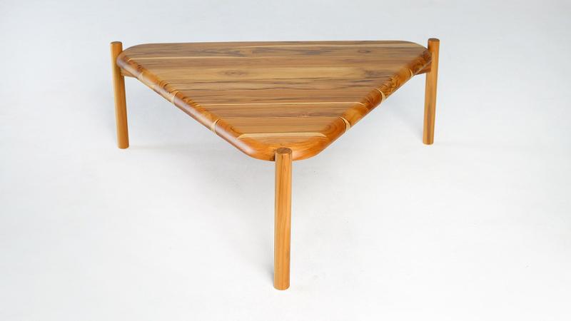 Mesa de Centro Triangular Arya Noce - Jowanel - Mesa de Centro ...