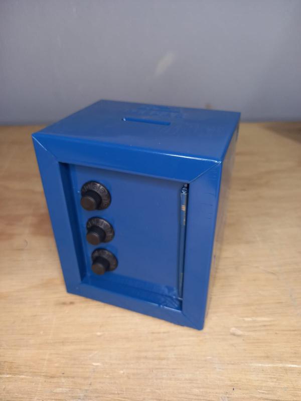 Mini Cofre Cofrinho Com Segredo Notas Moedas Fercar - Cofre - Magazine ...