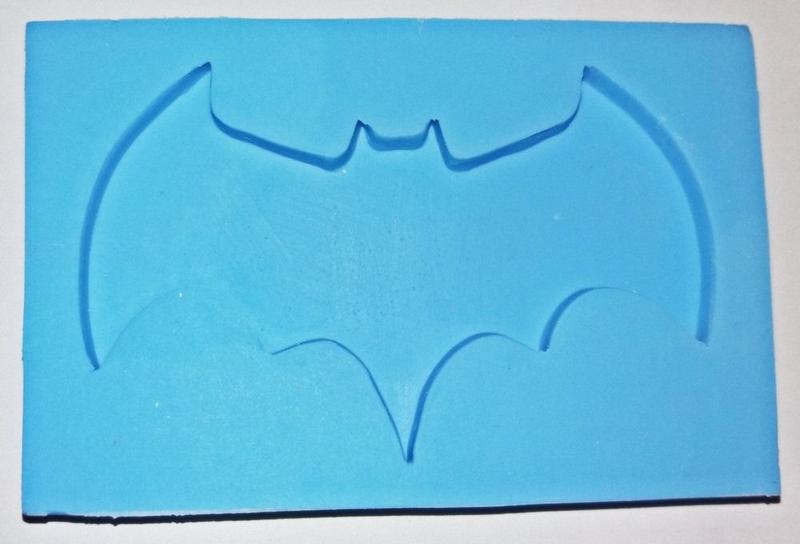 Molde De Silicone Símbolo Do Batman Gr - Leb Decorações - Molde e ...