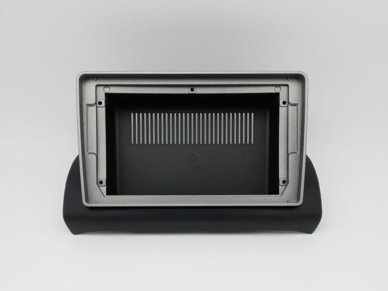 Moldura 9" Fiat Argo Cronos 17/22 p/ MP5 - Preta c/ Friso Prata - 5772 - Fiamon - Moldura de ...