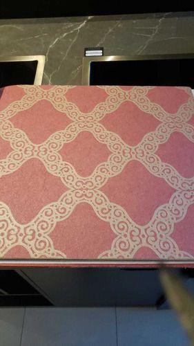 Papel De Parede Lavável Vermelho Com Arabesco Dourado - facinus - Papel ...