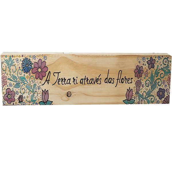 Placa A Terra Ri Através Das Flores Em Madeira - Mana Om By SH8 - Placa Decorativa - Magazine Luiza