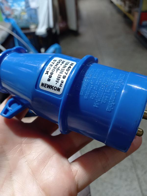 Plug newton trifásico 3P + T 16A 200/250 V AZUL - Stek - Plugs e ...