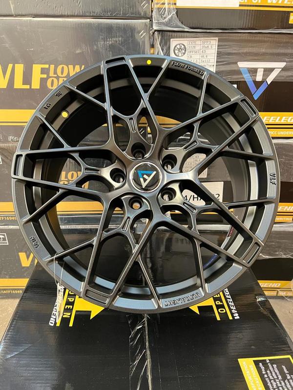 Rodas Aro 18 VLF23 Flow Forming 5x112 Audi Golf Jetta Mercedes - Aro para Moto - Magazine Luiza